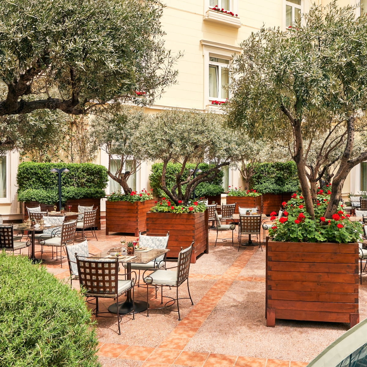 Hotel Grande Bretagne presents THE ATRIUM of Alexander’s Lounge | This ...