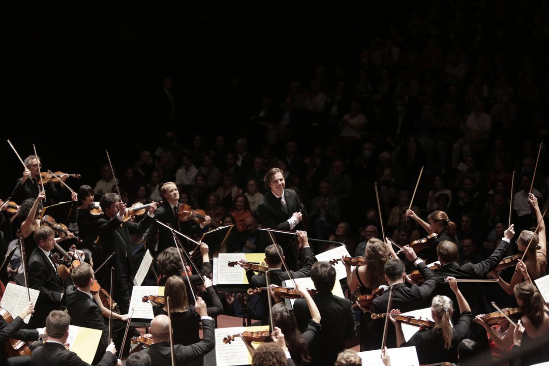 AEF2023: Utopia Orchestra & Teodor Currentzis: Symphony No. 3 by Gustav ...